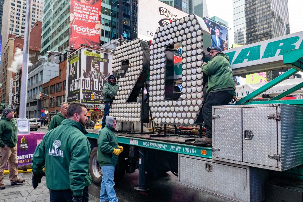 “20” Numerals Arrive in Times Square – Times Square Ball